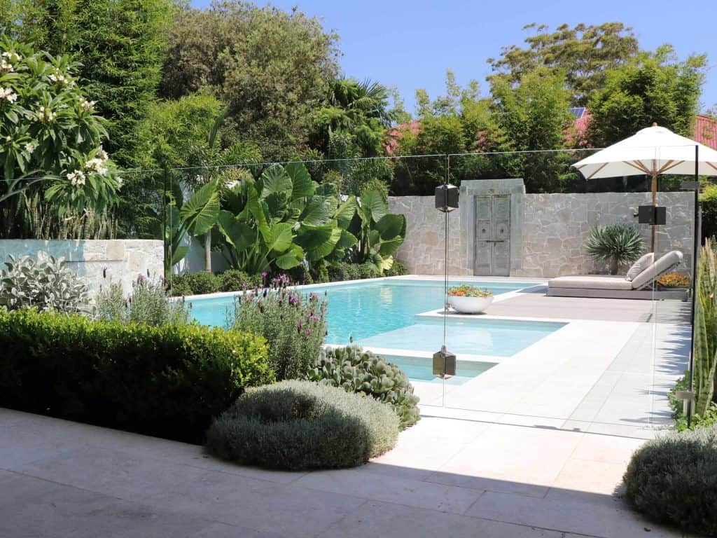 Top Pool Landscaping Ideas - The Ultimate In Outdoor Entertaining